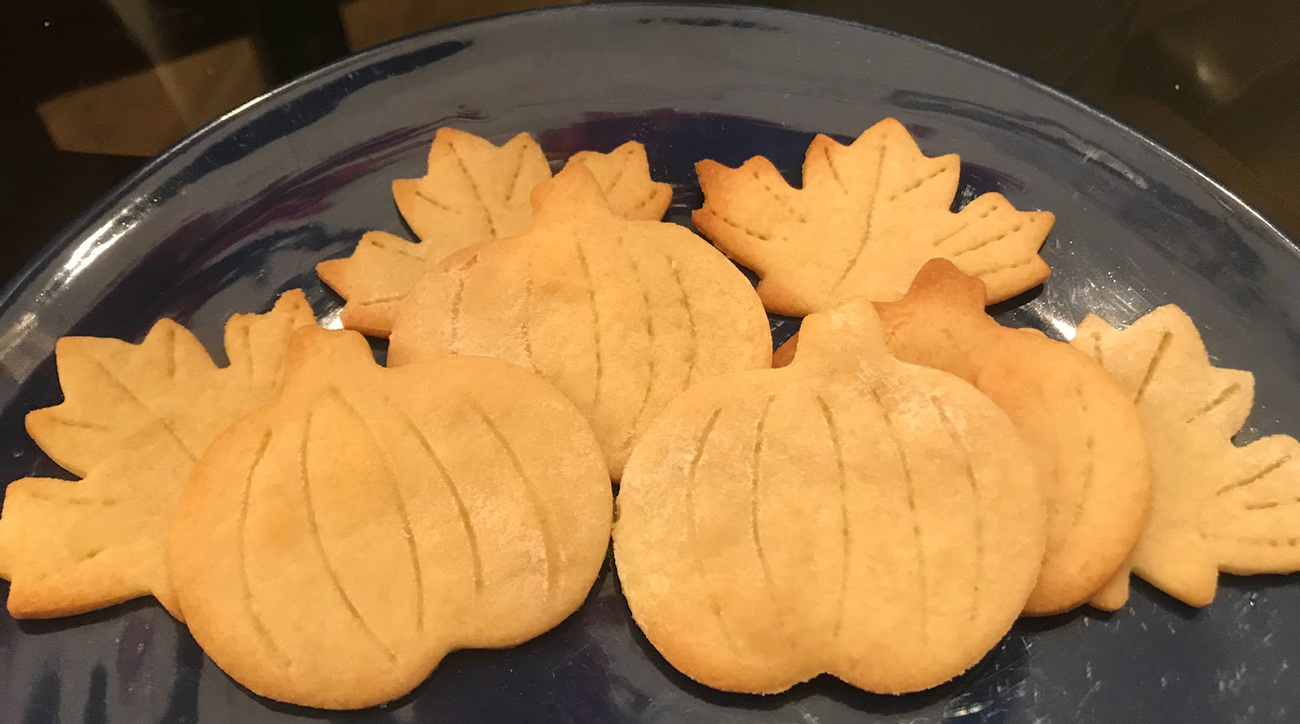 Maple Leaf Cookies - Darcy Dishes